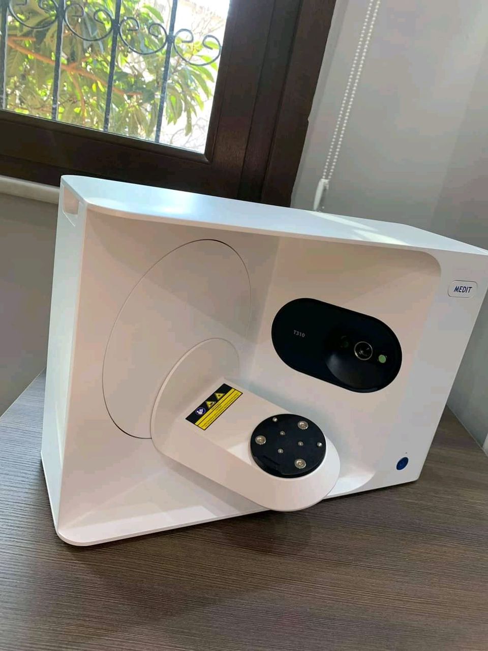 Medit T710 Tabletop 3D Dental Scanner - Classified Adz